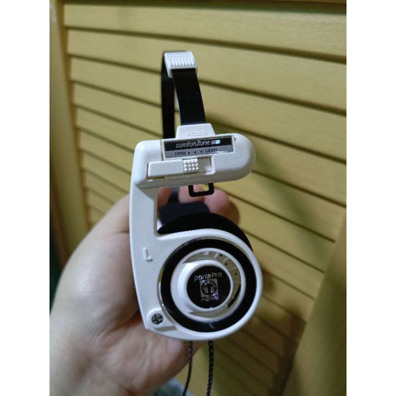 Jual Koss Porta Pro White | Shopee Indonesia