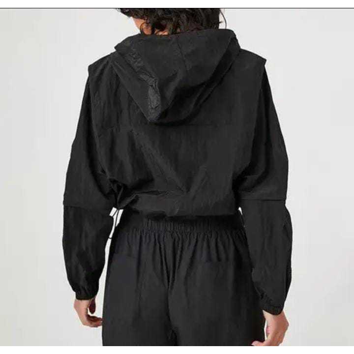 Jual Jaket Crinkle Parasut Gaya Tahan Angin dengan Sentuhan Modern ...