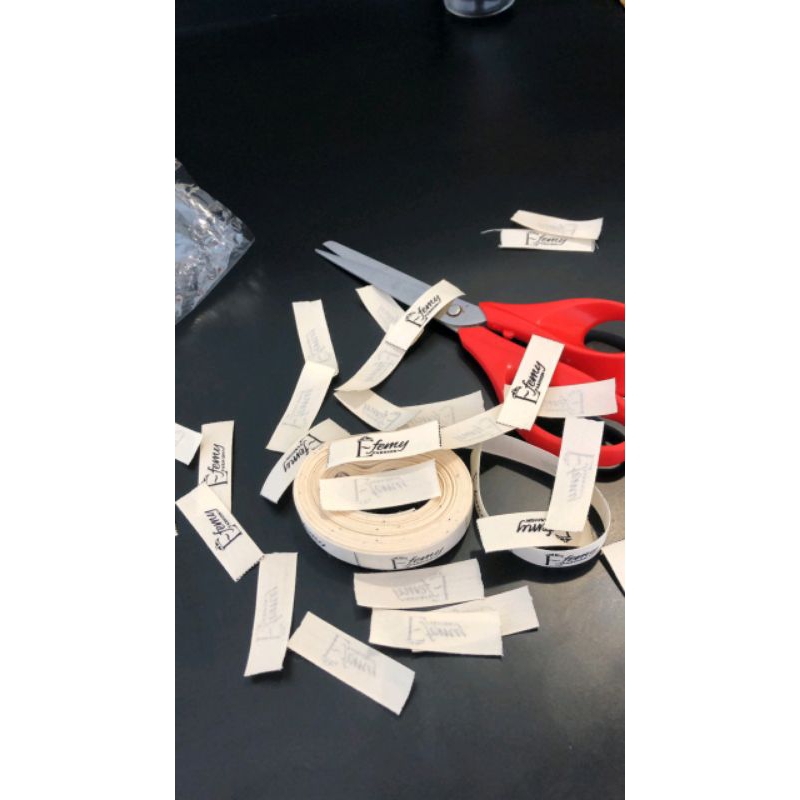 Jual (COD) LABEL HIJAB/LABEL BAJU/LABEL MEREK cream UK 1,5cm | Shopee ...