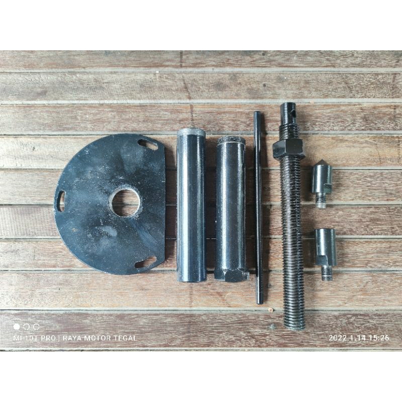 Jual Rp400.000 tracker traker alat bengkel vespa tarik keras dan dorong ...
