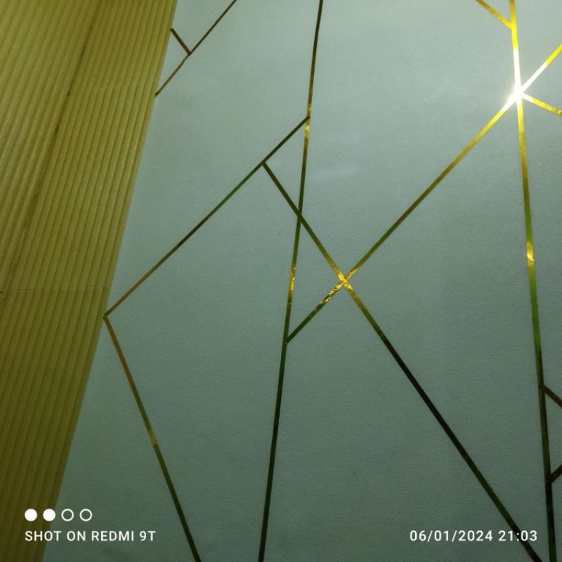 Jual sticker lis gold untuk dinding garis lantai dll | Shopee Indonesia