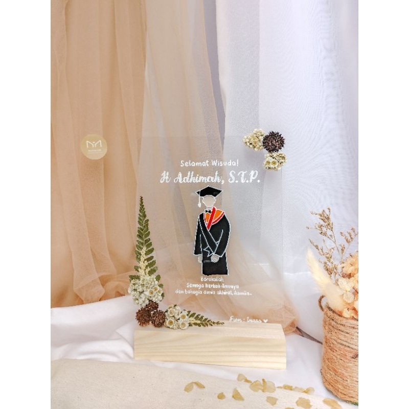 Jual Acrylic Stand | Kado Akrilik Wisuda Nikahan Custom | Ukuran 14 ...