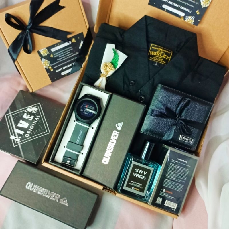 Jual HAMPERS COWO KADO COWOK Kemeja hitam jam tangan anti air | Shopee ...
