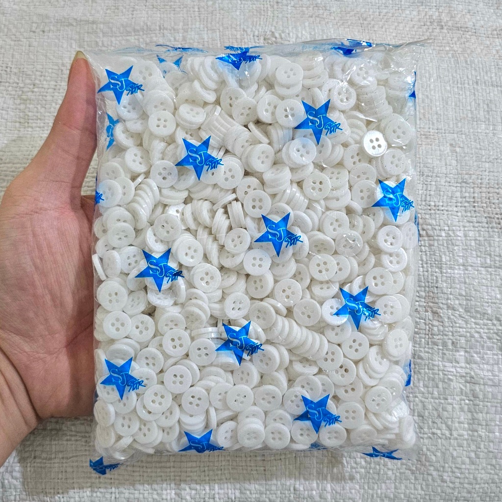 Jual Kancing Baju/Hem/Kemeja Putih 11mm/1,1cm/18L @10 gros | Shopee ...