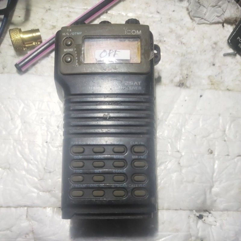 Jual HT ICOM IC-2SAT VHF HT ICOM IC-2SAT KONDISI OFF MATI | Shopee ...