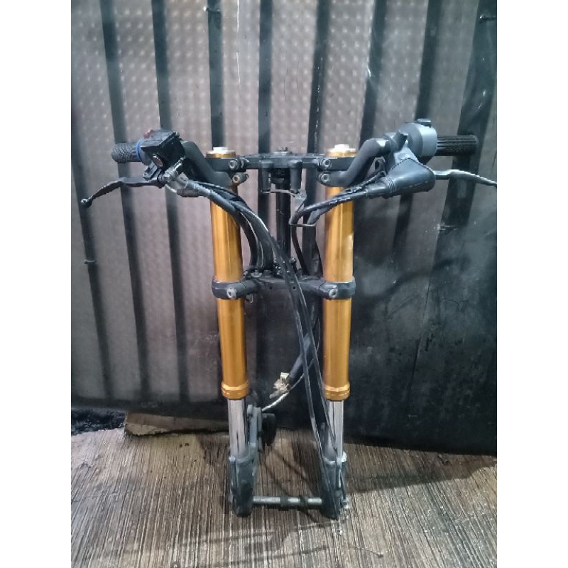 Jual USD Upside-down Shock Depan R15V3 VVA Gold | Shopee Indonesia