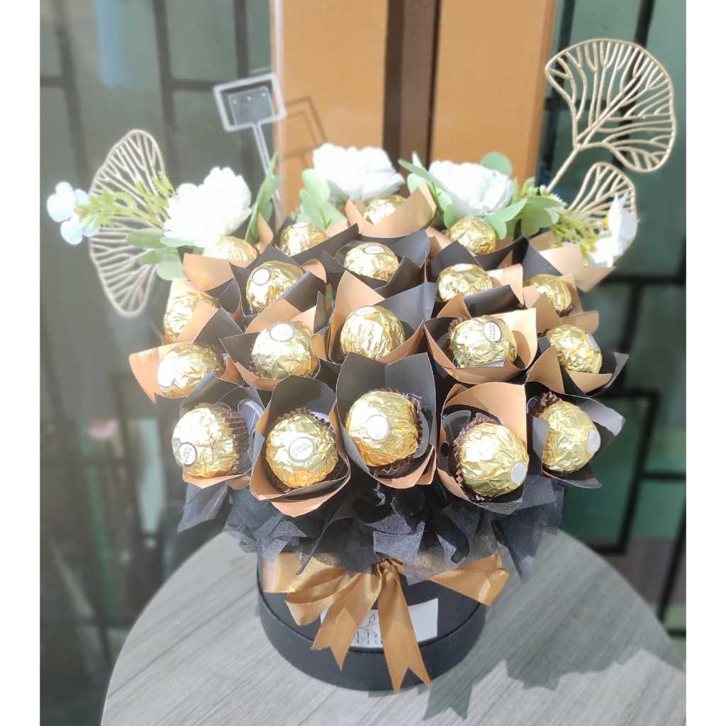 Jual Buket Bunga Bloom Box Buket Coklat Ferrero Rocher Wisuda | Shopee Indonesia