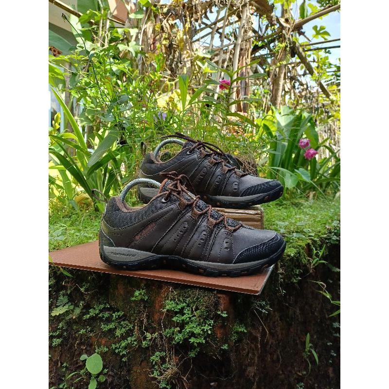 Jual sepatu gunung Colombia likenew | Shopee Indonesia