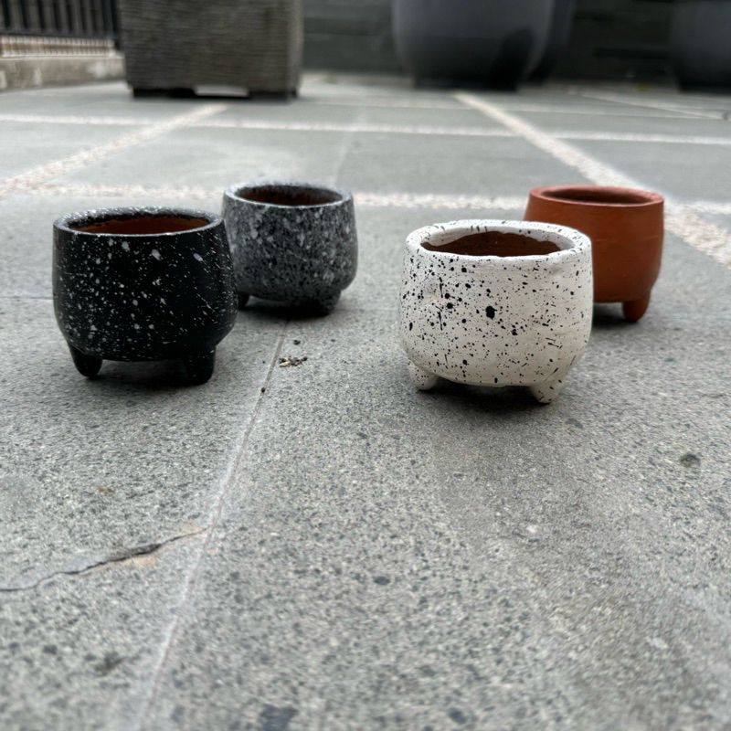Jual Pot Gerabah Mini Ada Kaki / Pot Kaktus Sukulen Lithops / Pot Kecil ...