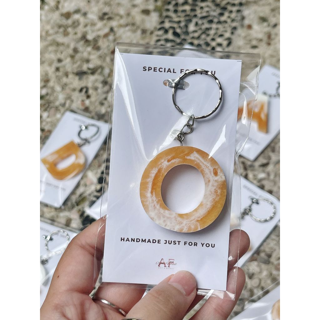 Jual ( Kuning putih ) Alphabet Letter Keychain Resin Gantungan Kunci ...