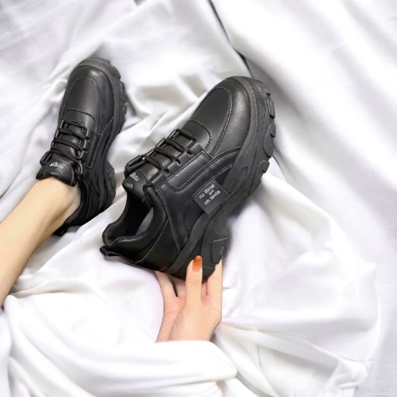 Jual Sepatu Sekolah Hitam Formal Cewek Hits Tali Trendy / Sepatu ...