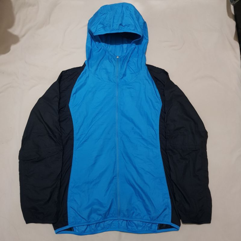 Jual UNIQLO 2tone running jacket | Shopee Indonesia
