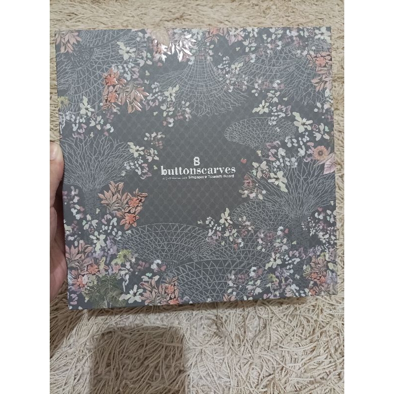 Jual Box/Kotak Buttonscarves Singapore Voile Square - Park | Shopee ...