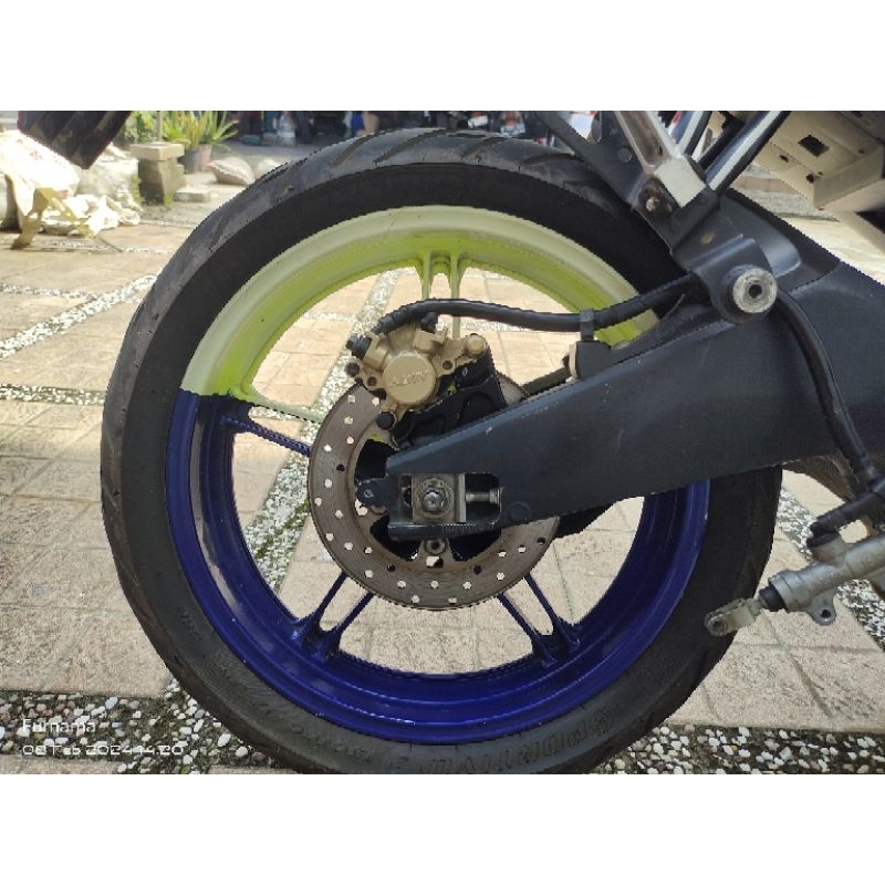 Jual Velg Yamaha YZF R15 V2 Lengkap Ban 150/60 dan 100/80 Termasuk Nap ...