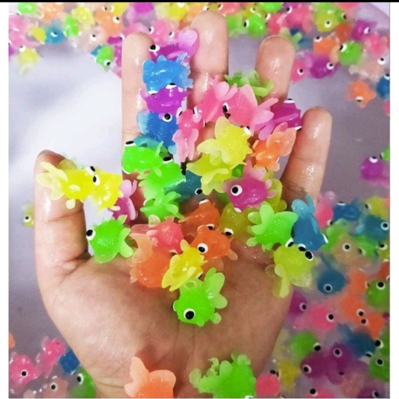 Jual mainan ikan warna warni karet lembut,mainan karet ikan mas warna ...
