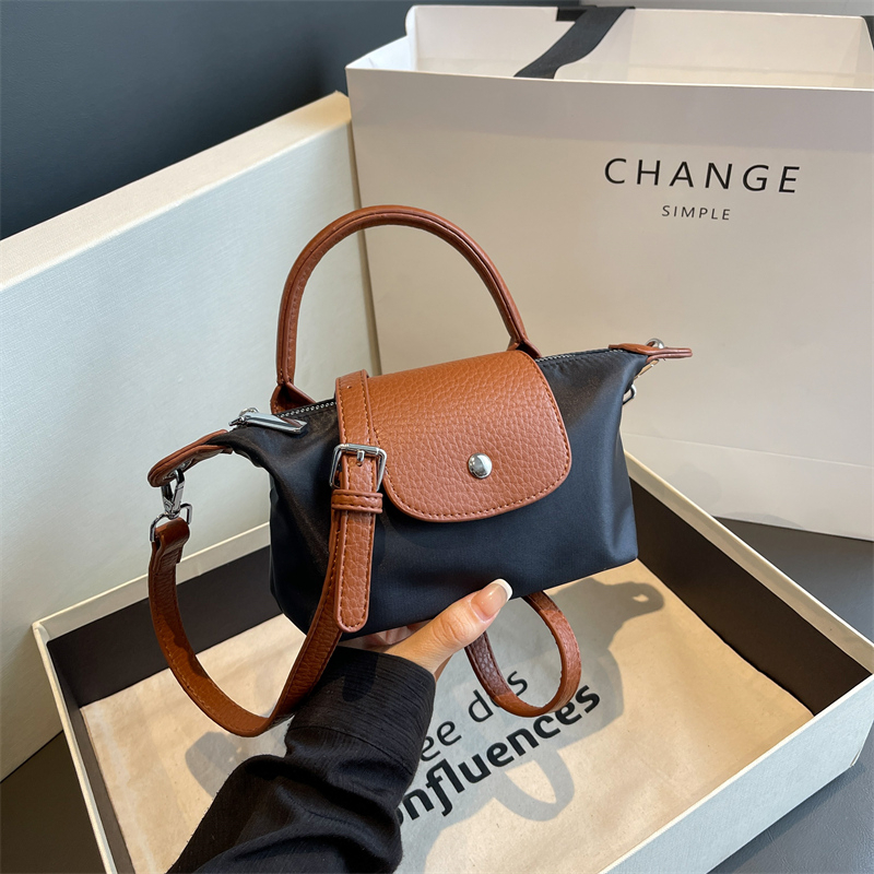 Jual Tas selempang mini elegan wanita bahan nylon / mini slingbag muat ...