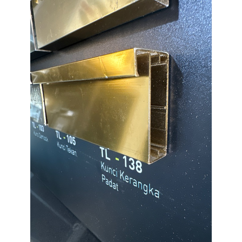 Jual Frame Kaca Gold Profil Aluminium Bingkai Lemari | Shopee Indonesia