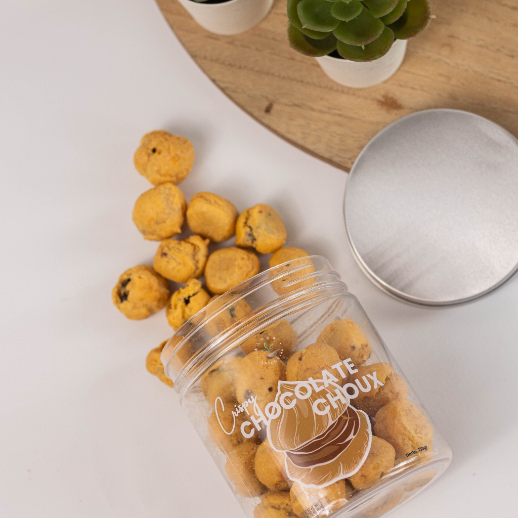 Jual Alora Crispy Chocolate Choux Homemade Premium – Kue Choux Soes ...