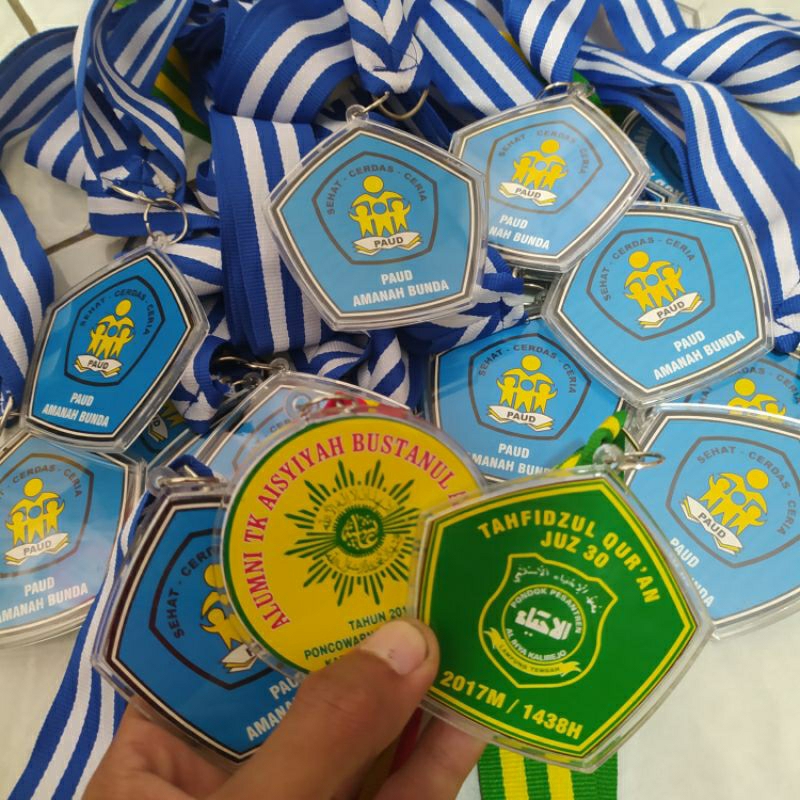 Jual SEHARI JADI!! MEDALI INSERT desain custom, MEDALI WISUDA SEKOLAH MEDALI AKRILIK/MEDALI ...