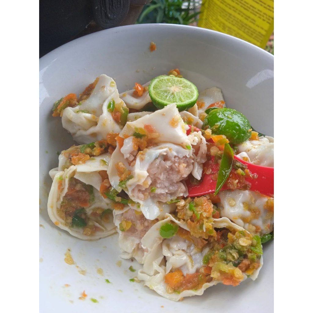 Jual Pangsit ayam sambal seblak / pangsit basah ayam bumbu seblak isi ...