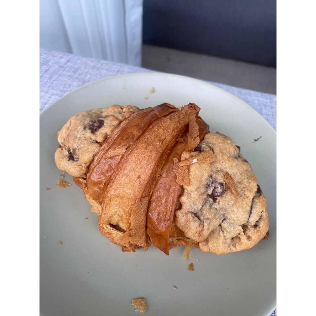 Jual Chocban Jakarta Senopati - Crookie ( croissant cookie ) sourdough ...