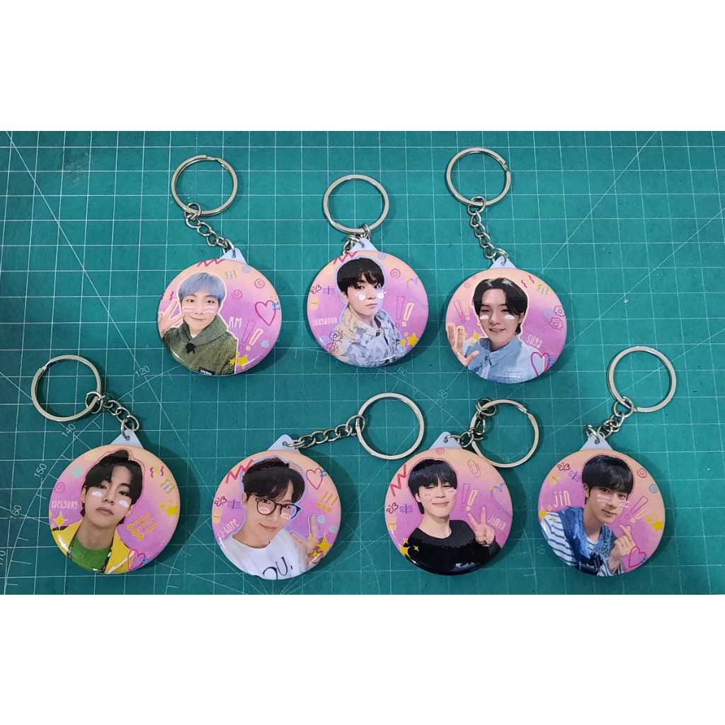 Jual Freebies Terbaru Gantungan Kunci KPOP BTS member/Freebies terbaru ...