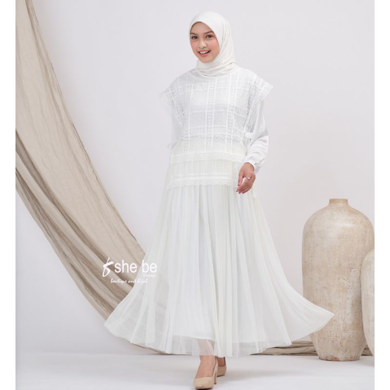Jual Arumi Vest Crop top Broken White Rompi Brukat - shebe design ...