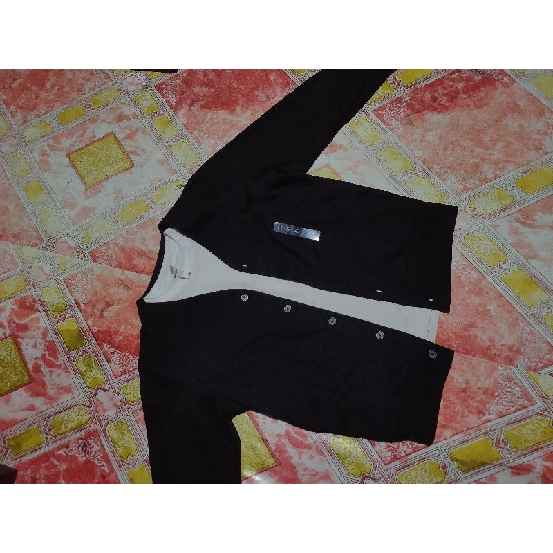 Jual Cardigan Uniqlo Airsm hitam BNWT ( Baca deskripsi ) | Shopee Indonesia