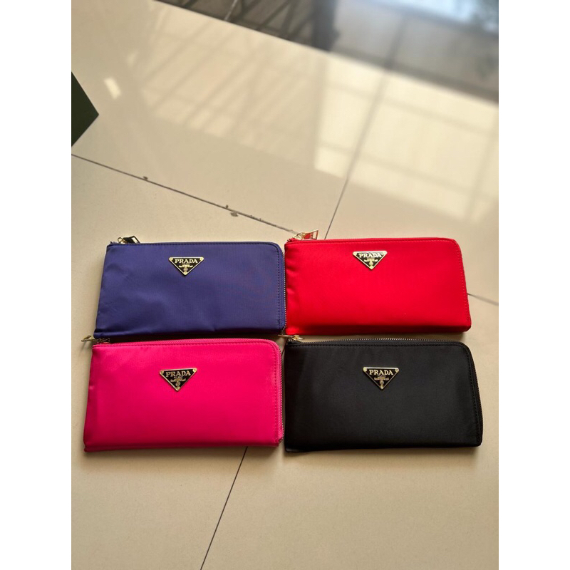 Jual DOMPET PRADA RE NYLON LETTER L | Shopee Indonesia