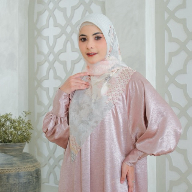 Jual LUI - KHALIDA Hijab Square Scarf Warna LIGHT SAGE - Tersedia 10 Warna Pilihan - Signature ...