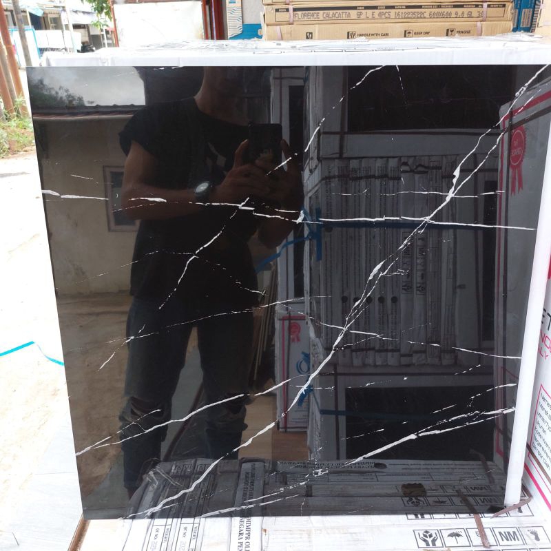 Jual Granit Lantai 60x60 hitam motip petir avoleon/igo | Shopee Indonesia