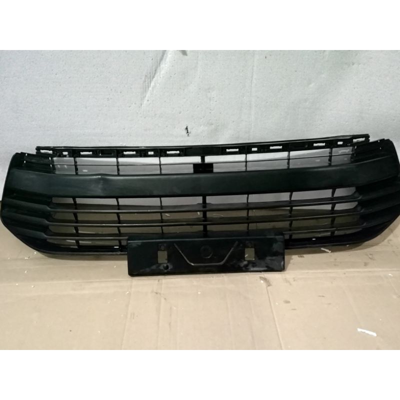 Jual GRILL DEPAN RADIATOR INNOVA REBORN 2016-2019 ASLI TOYOTA (BEKAS ...