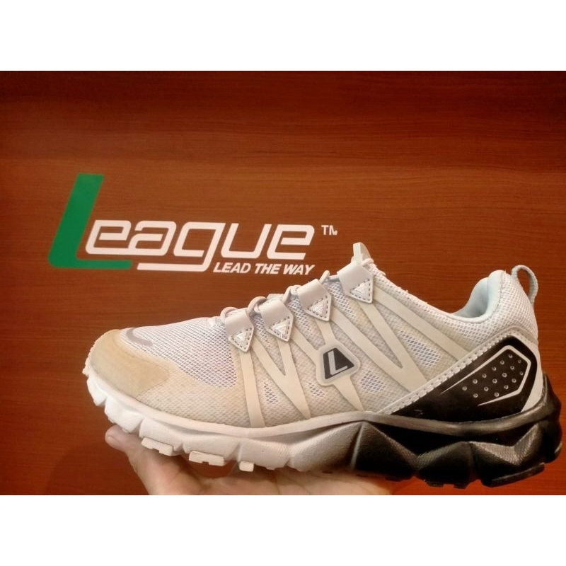 Jual LEAGUE - Sepatu Olahraga Lari Pria Stock Lama Size 38 , 39 , 45 ...