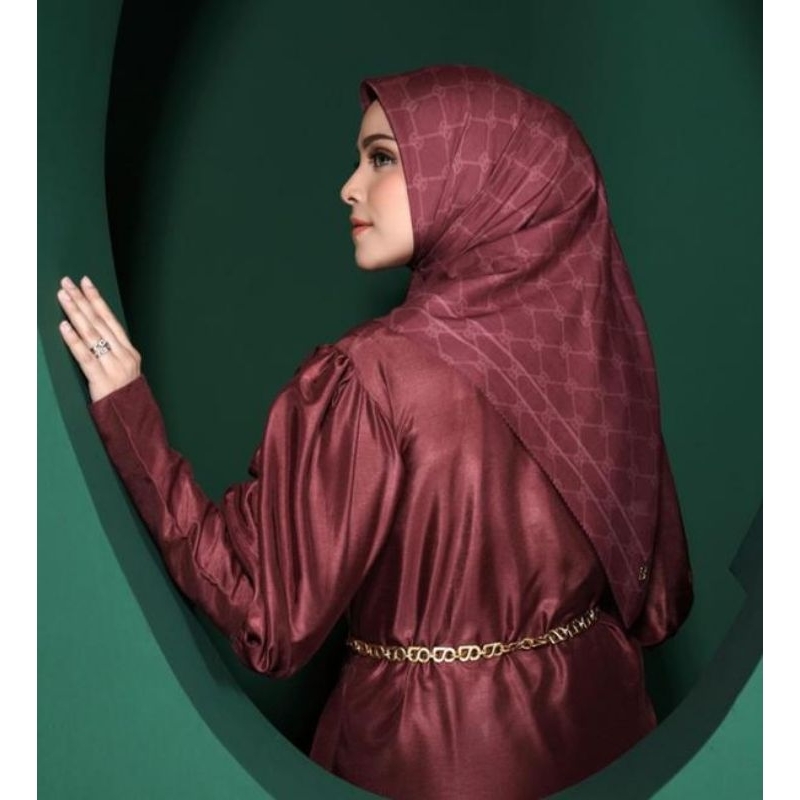 Jual Hijab Buttonscarves Jilbab Segi Empat Buttonscarves | Shopee Indonesia