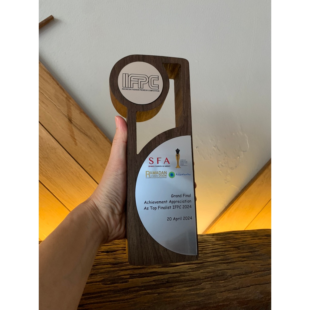 Jual Trophy Kayu Custom (Tipe-3) | Piala Kayu Custom | Plakat Kayu ...