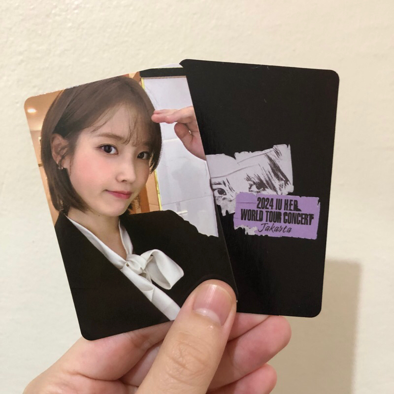 Jual Official Merchandise IU HEREH H.E.R in Jakarta 2024 Concert ...
