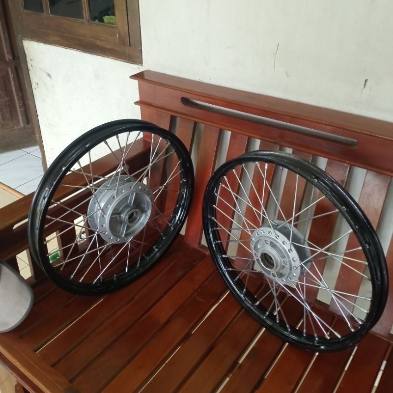 Jual velg jari-jari ring'17 variasi Supra fit new karisma Revo lama ...