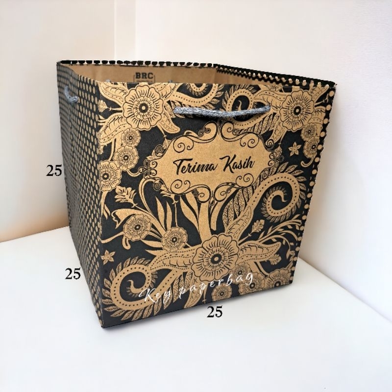 Jual Paper Bag Kotak Motif Uk 25x25x25 dan 20x20x20 | Shopee Indonesia