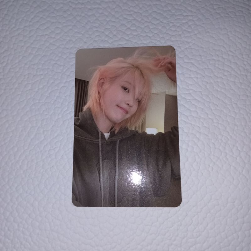 Jual Official IU Photocard Merch HER Concert 2024 | Shopee Indonesia