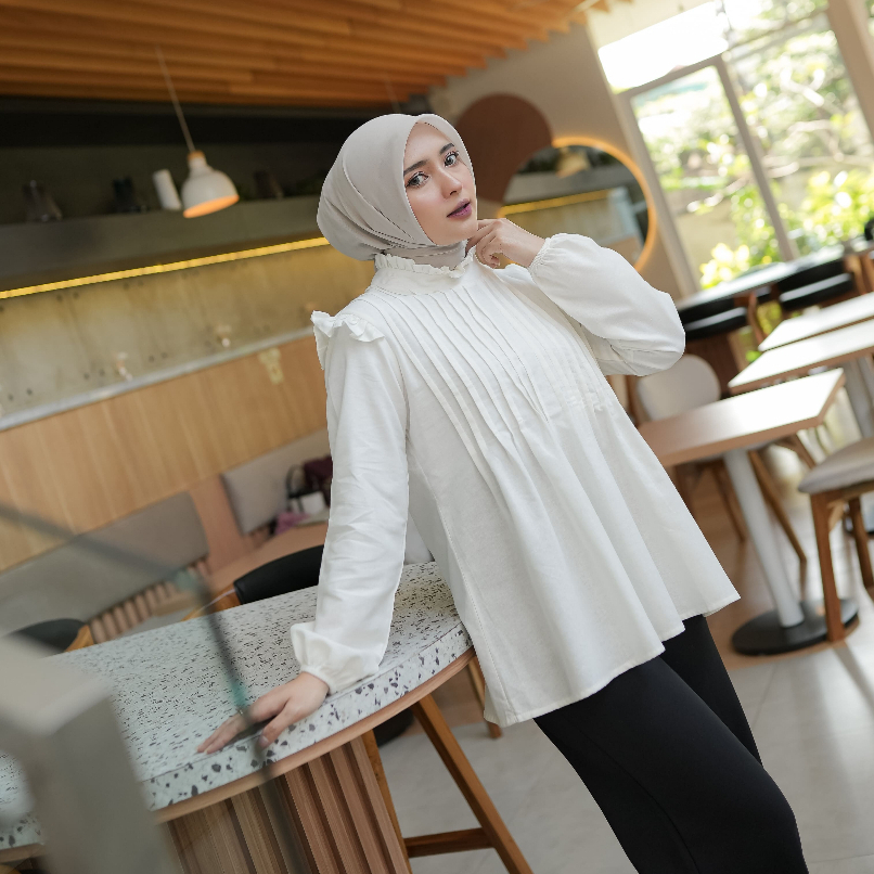 Jual Rara Blouse Broken White Wanita | Blus Ruffle Rempel | Blouse ...
