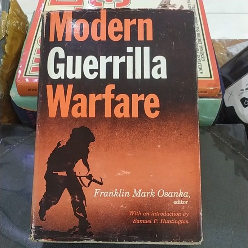 Jual modern Guerilla warfare editor by franklin Mark osanka | Shopee ...