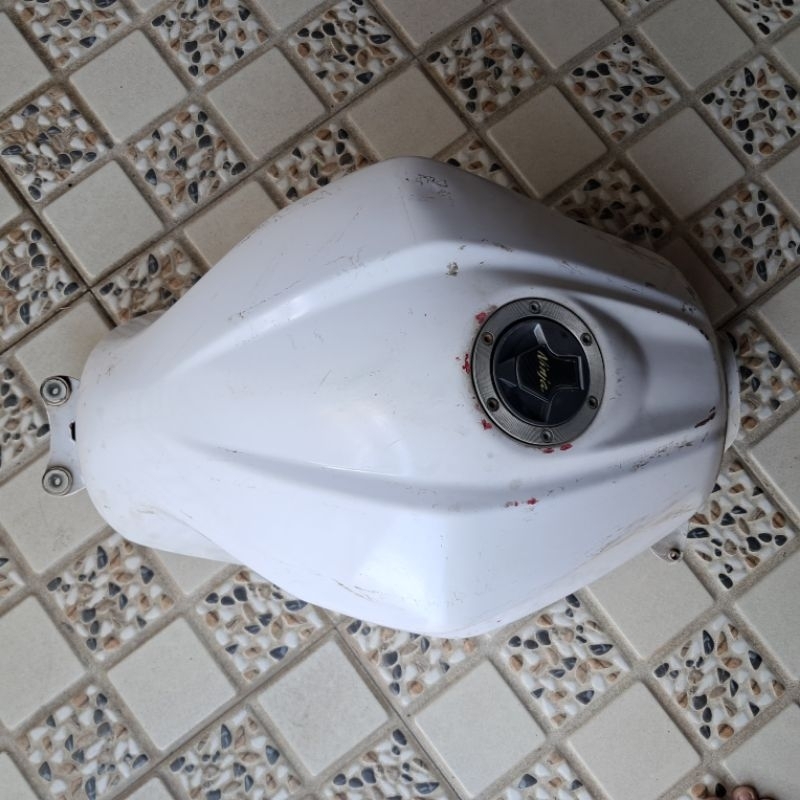 Jual Tangki Ninja 250fi old 2 cylinder original bahan repaint. | Shopee ...