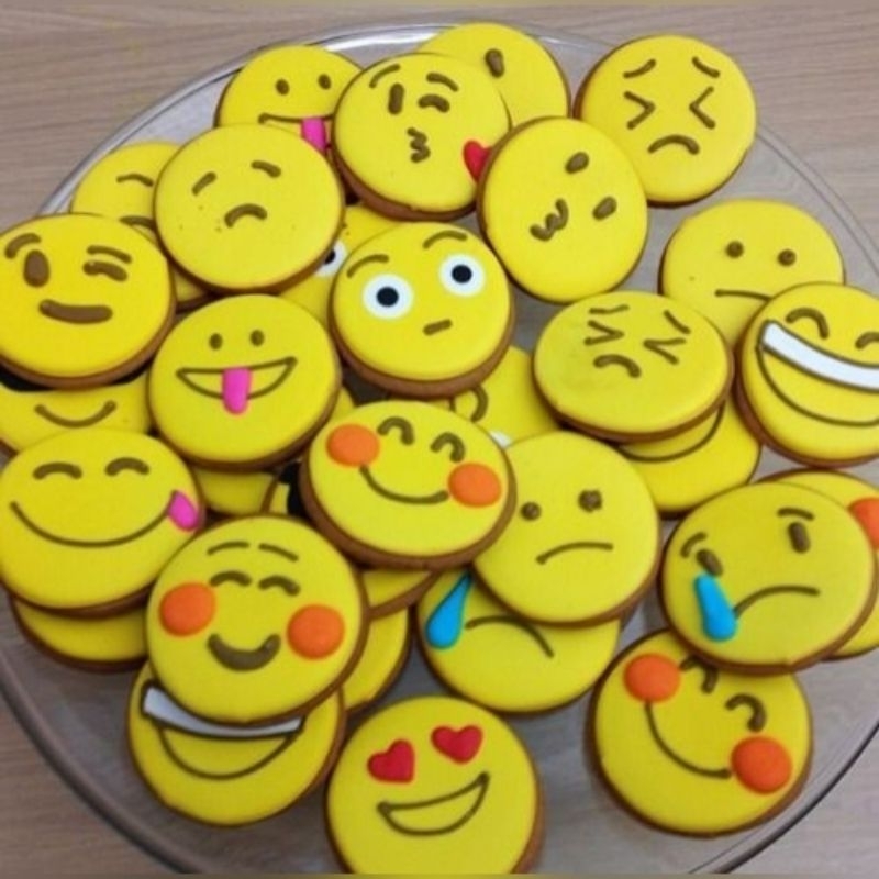 Jual IHANALICIOUS Butter Cookies tema Emoji Smiley Emoticon Emote ...