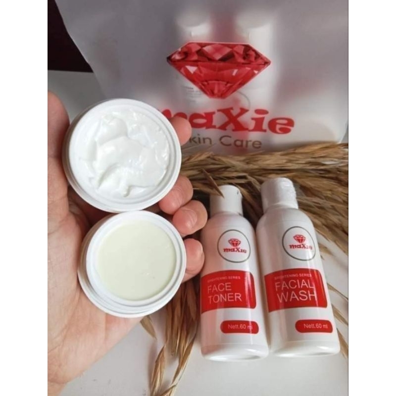 Jual Day Cream Maxie Skincare (DAY PUTIH) | Shopee Indonesia