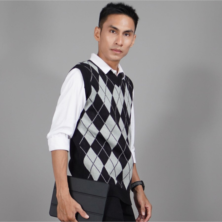 Jual Okechuku Rompi Rajut Motif Kotak Pria Knit Vest Pria Rompi Rajut ...
