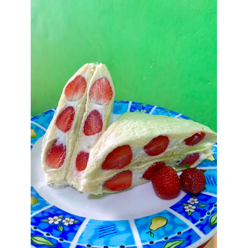 Jual FRUIT SANDO/SANDWICH STROBERI BY NURA SANDWICH DENGAN BUAH YG ...