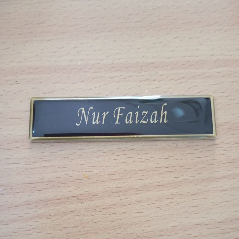 Jual Papan Nama Dada Nametag Gold Silver Huruf Indah | Shopee Indonesia