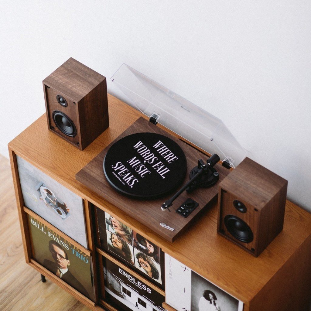 Jual Gadhouse Henry Turntable Player With Speaker Set (Pemutar Piringan ...