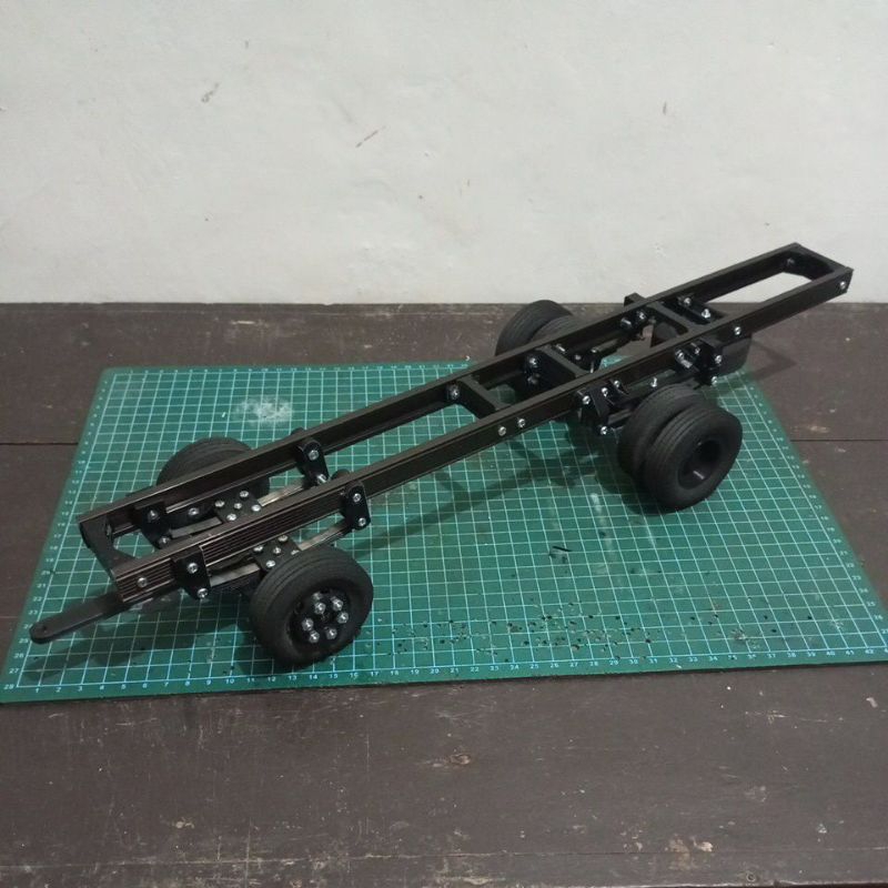 Jual chasis/sasis truk skala 14 miniatur tarikan canter/giga MURAH ...