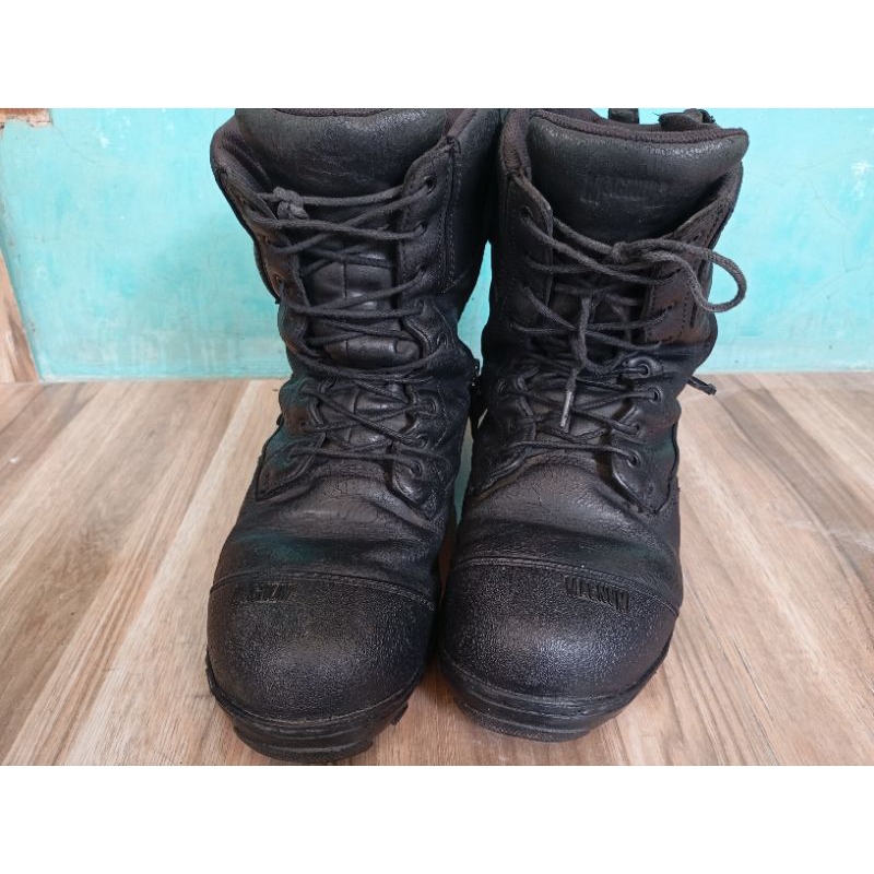 Jual sepatu Safety Merk Magnum second | Shopee Indonesia
